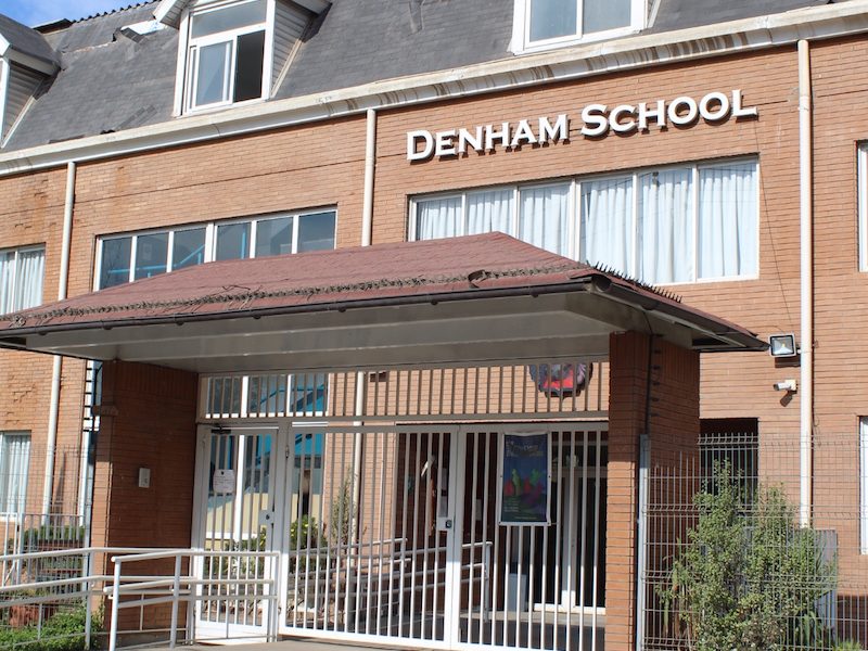 Denham School regresa a clases en un acto de fe – El Amanecer de lo Herrera